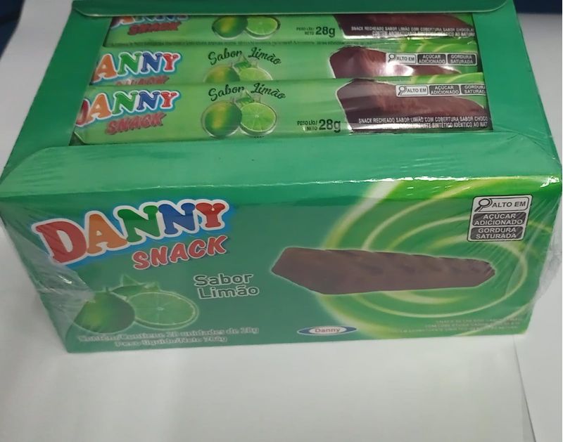 Snack recheado sabor limão com cobertura sabor chocolate com 28 ...